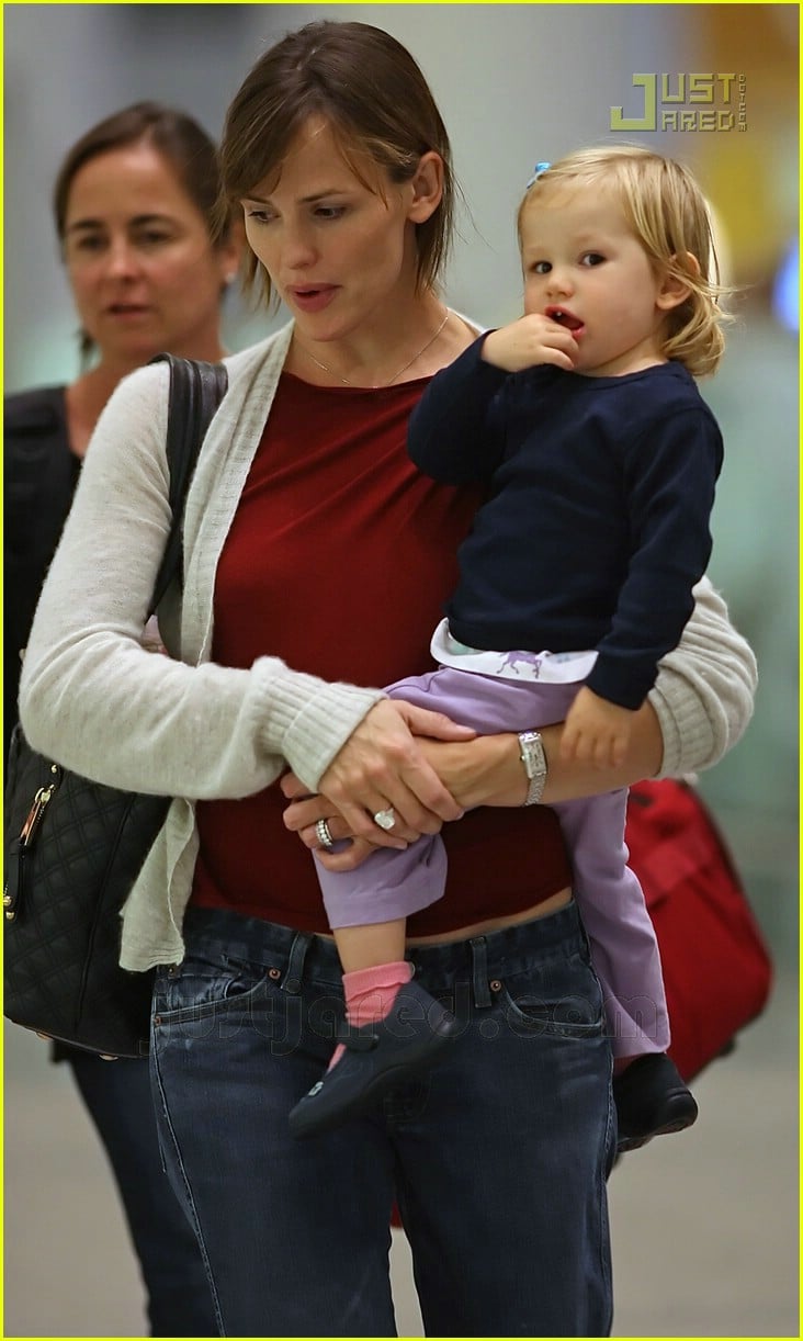 Violet Affleck Baby Isabella Damon & Violet Affleck Are BFFs | Ben