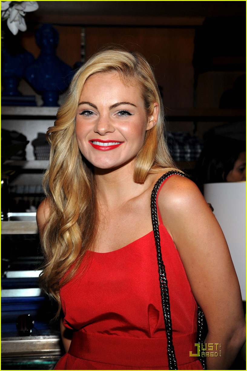 Caitlin Crosby - Alchetron, The Free Social Encyclopedia